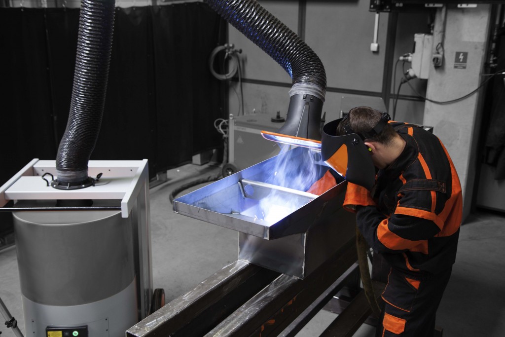 Air return system during chrome-nickel-steel welding works