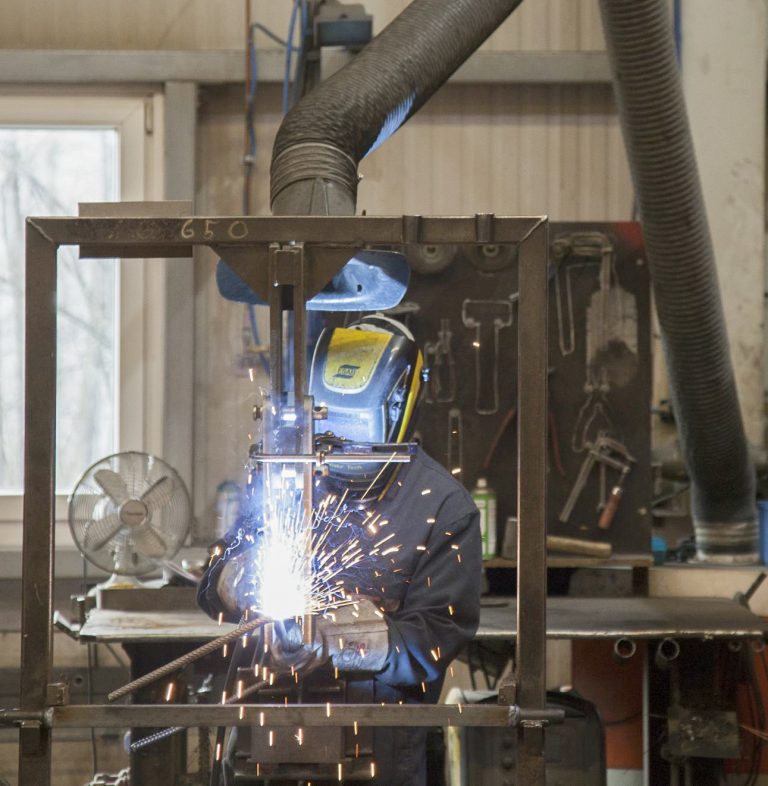 Correct extraction arm position: the only way to capture welding fumes