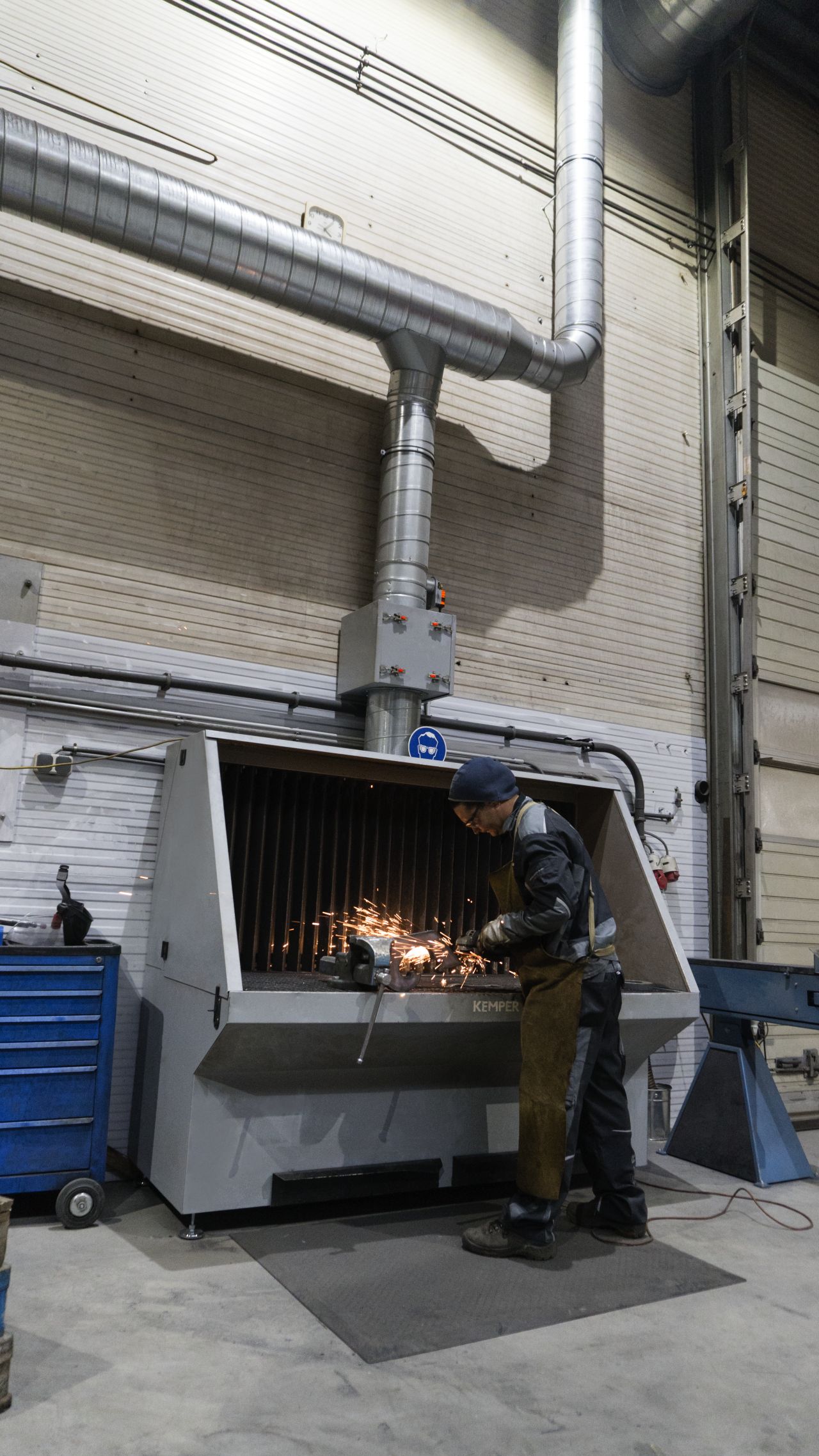 Protective welding equipment concept for clean air and satisfied employees